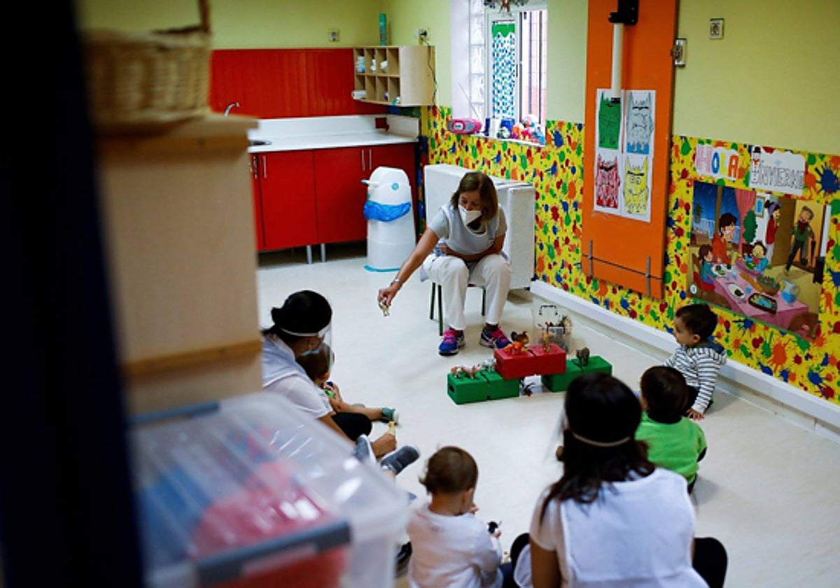 Ribó adeuda cinco meses de la beca de comedor para guardería a 2.500 familias | Las Provincias